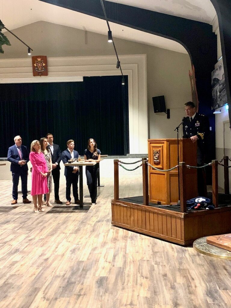 Oud-commandant, brigadegeneraal der mariniers Jeff Mac Mootry neemt ...